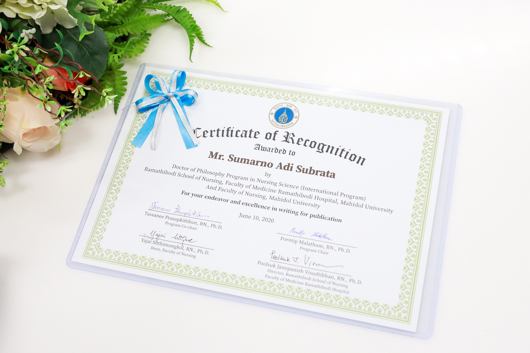 ผู้อำนวยการโรงเรียนพยาบาลรามาธิบดี พร้อมด้วยผู้บริหารโรงเรียนพยาบาล ...